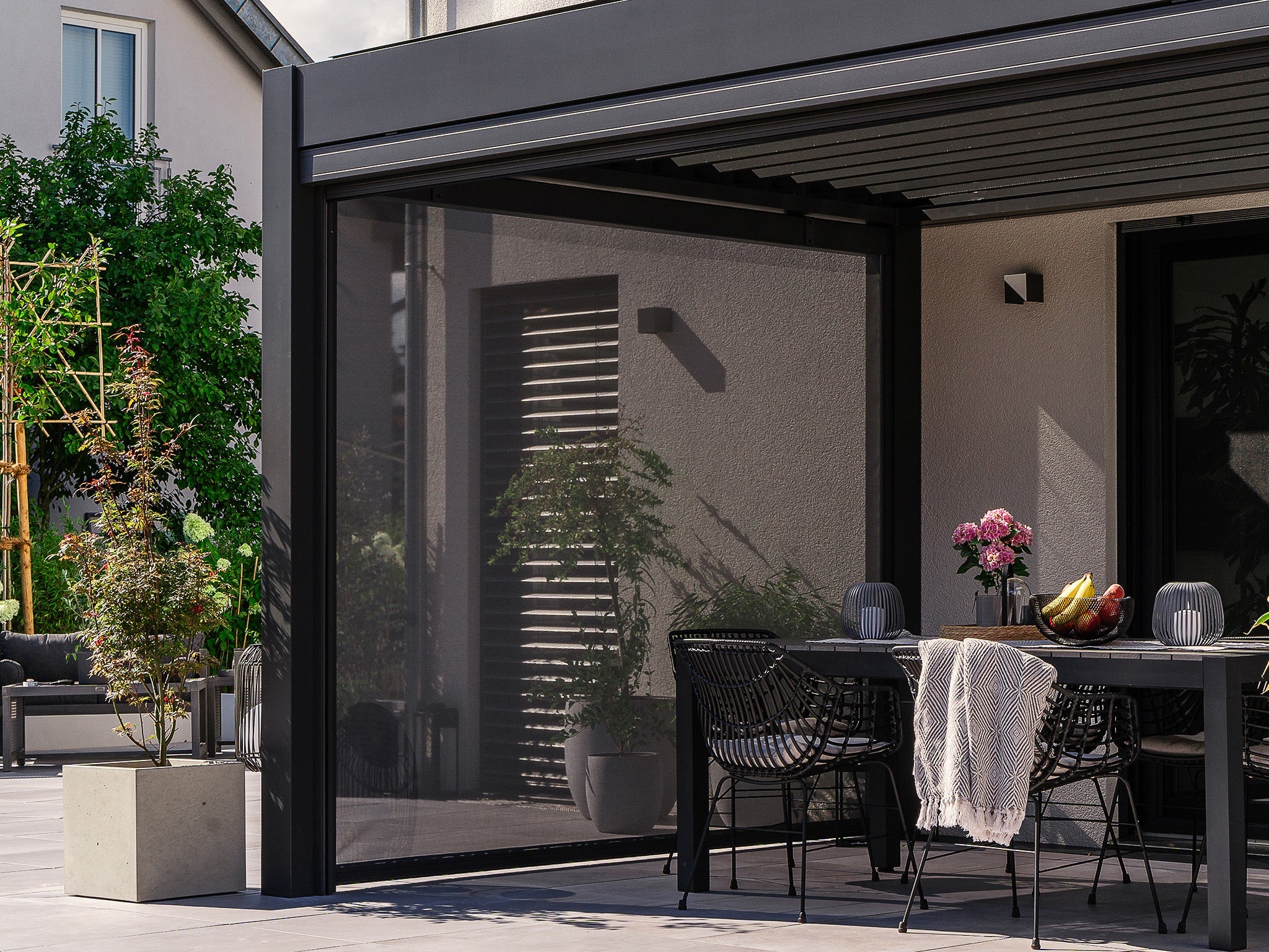 PERGOLUX Screen - height adjustable sun & privacy screen for pergola ...